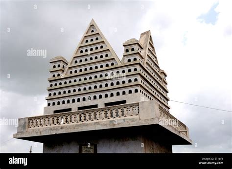 Chabutaro Feeding Birds Platform Chabutro Chabutaro Chabutra Kabutarkhana Kabutar Khana