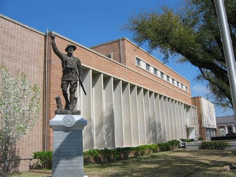 Angelina County Courthouse In Lufkin