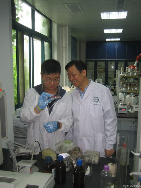 七十年七十人马建岗立足三尺讲台 做一个好老师 西安交通大学新闻网