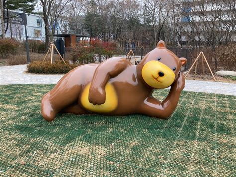 Frp 누워있는 곰 조형물