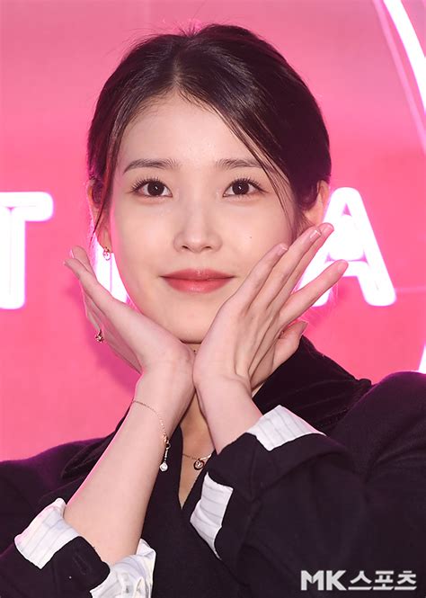 아이유 꽃이 활짝 Mk포토 Mk스포츠