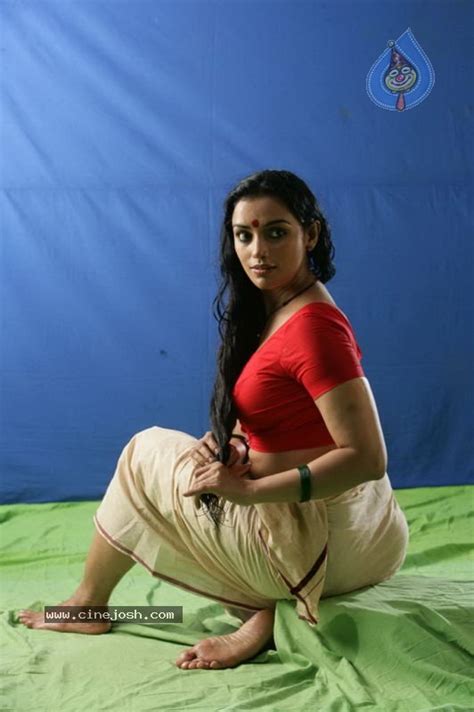 Shweta Menon Spicy Stills Photo 28 Of 52