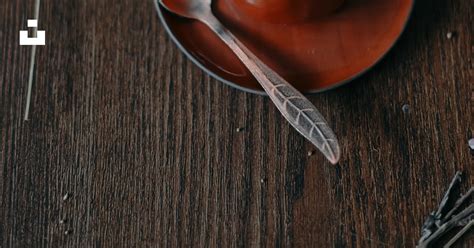 Tasse En Céramique Marron Sur Table En Bois Marron Photo Photo Brun