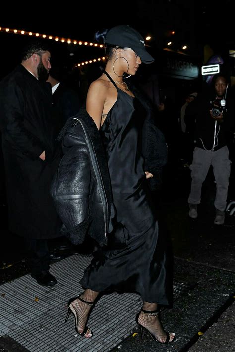 Pin By Mimi Dupree On Fash Rihanna Outfits Rihanna Looks Rihanna