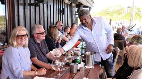 Er Braucht „action“ Patrick Arbeitet Auf Sylt In Der Sansibar