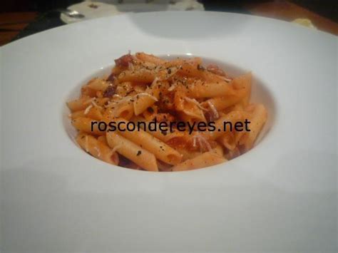 Macarrones con tomate chorizo y jamón Roscón de Reyes