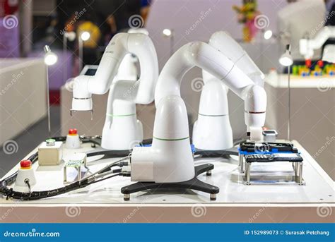 High Technology And Precision Automated Robot Grip During Working Catch Or Assembly Sample