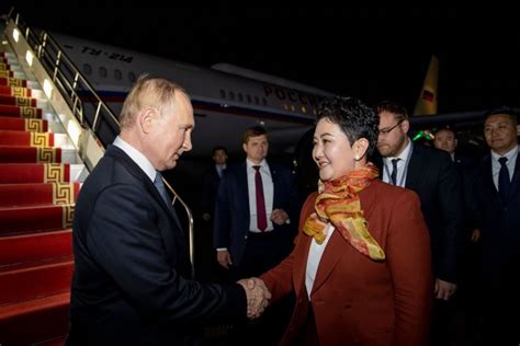 ОХУ ын Ерөнхийлөгч В В Путин албан ёсны айлчлал хийхээр хүрэлцэн ирлээ Nio Mn