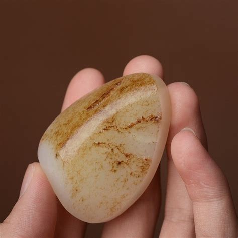 【优选】秋梨皮和田玉籽料原石 玉雕界