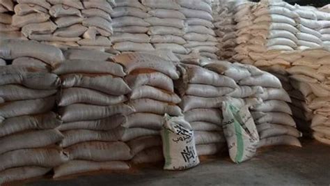 ضبط 240 طن أعلاف وخامات مجهولة المصدر في مصنع بالشرقية