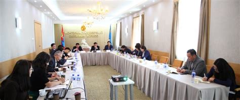 Төрийн албан хаагчдын цалинг ирэх онд 20 хувиар нэмэх саналыг УИХ д хүргүүлнэ