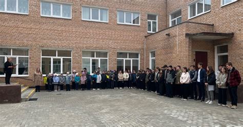 13 мая 2024 года учебная неделя в МБОУ «Ловецкая средняя общеобразовательная школа началась с