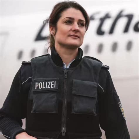Bundesministerium des Innern und für Heimat on Twitter Sicherheit ist weiblich das wollen