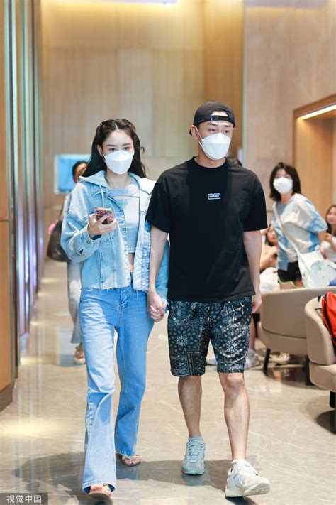 林峯参加《披荆斩棘》录制 与妻子牵手现身酒店 搜狐大视野 搜狐新闻
