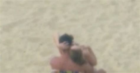 Casal é flagrado fazendo sexo em praia da região TopElegance