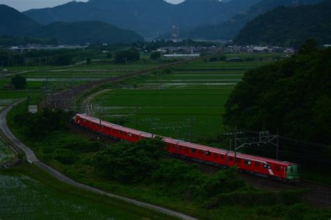 Premium Photo A Electric Locomotive Pulling A Tokyo Metro Train