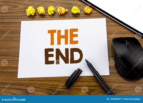 Conceptuele Hand Het Schrijven Tekst Die Het Eind Tonen Het