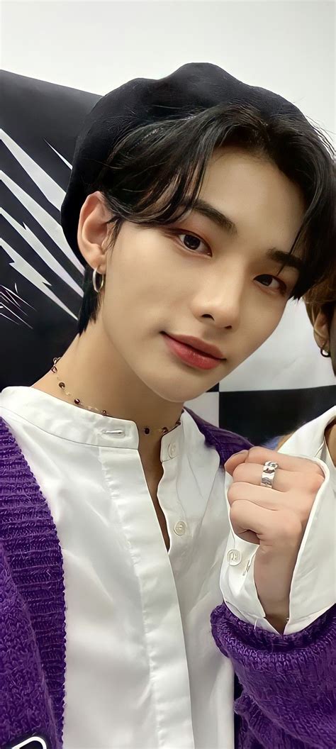 Pin On Hyunjin Wallpaper