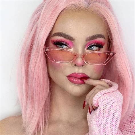Pretty In Pink 💕 Beatsbylizzie Is Wearing Our Razzle Dazzle Berry Eye Shadow Palette Hangover
