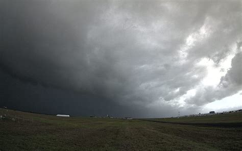 Thunderstorms And Downpours On The Way For North Island Rnz News