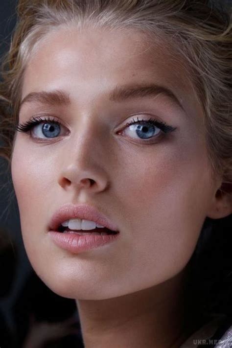 Як підтягти обвислі щоки і повернути пружний овал обличчя відео