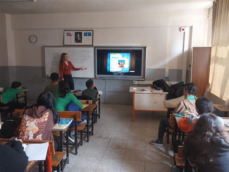 Mersin Mezitli Şehit Yaşar Yıldırım Ortaokulu Öğrencilerine Yönelik Bilinçli Ve Güvenli İnternet