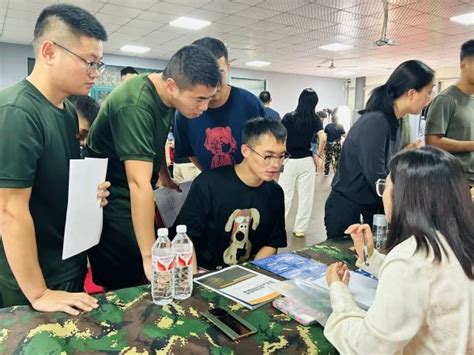 退役军人专场招聘会举行