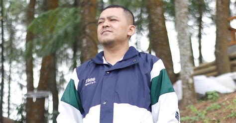 Eka Awaludin Tentang