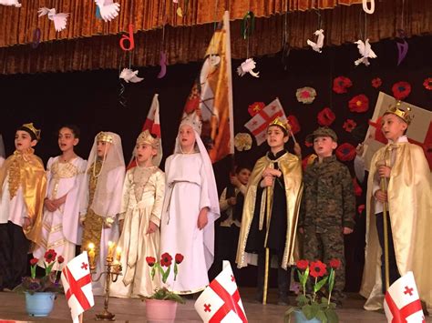 სკოლა ლიცეუმ “ცოდნას” მესამე კლასის მოსწავლეებმა წარმოადგინეს ღონისძიება “ოდესმე დიდი ყოფილა