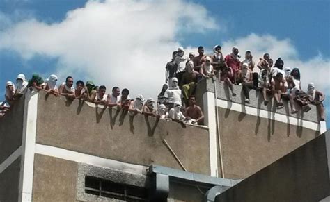 Hasta de hacinamiento reportan en policías