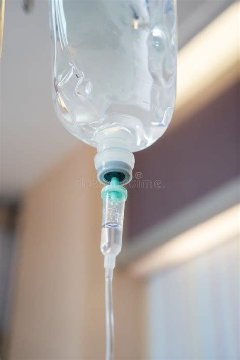 De Fles Van De Infusie Met Iv Oplossing Stock Afbeelding Afbeelding
