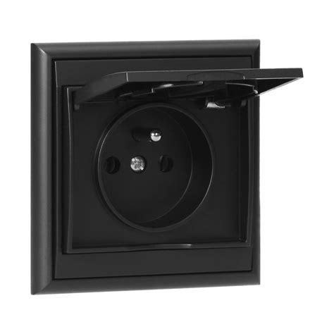 Flush Mounted Single Socket 2pe Weather Proof With Cover Luna 16a