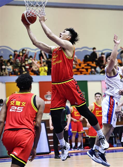 台灣籃球名人堂 【sbl】台銀力壓裕隆喜迎首勝