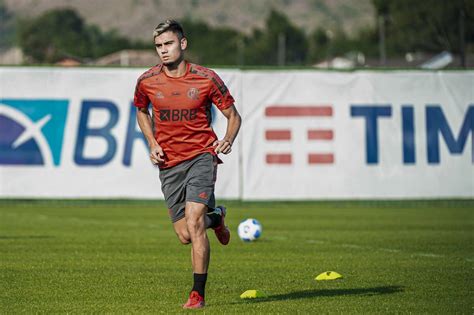 Após Acerto Entre Flamengo E Manchester United Clubes Podem Cancelar