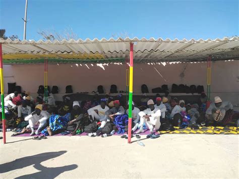 السلطات الموريتانية تبدأ ترحيل مهاجرين غير نظاميين الصحراء