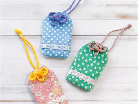 少しの布で簡単に作れるかわいい手作りお守り袋の作り方ぬくもり Coin purse Sunglasses case Purses