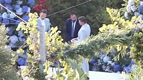 Στέφανος Κασσελάκης Tyler Mcbeth Αυτό είναι το δώρο που αντάλλαξαν στην τελετή και συμβολίζει