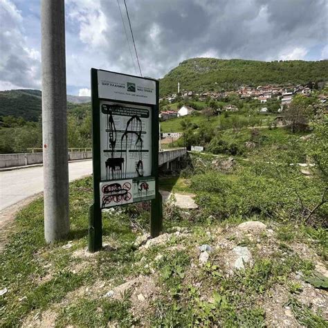 Оштетени информативни табли на Национален парк Шар Планина Тетово Инфо