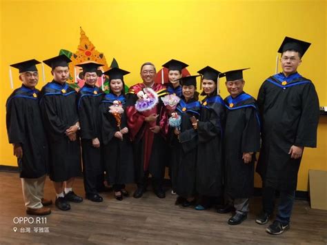 國立高雄師範大學 東南亞學碩士在職學位學程｜活動花絮》106級畢業照