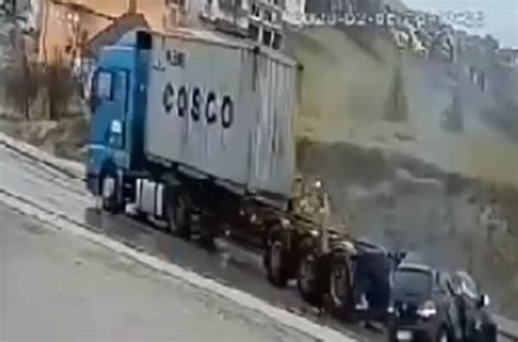 ŽESTOK SUDAR Objavljen snimak teške saobraćajke u kojoj je poginula djevojka iz Cazina VIDEO