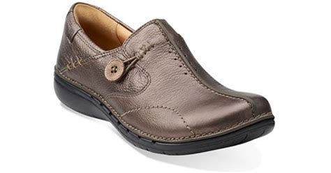 Lyst Clarks Un Loop Leather Slip Ons In Metallic