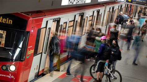 Mann Von U Bahn Erfasst Und Getötet Wie Hätten Zeugen Helfen Können