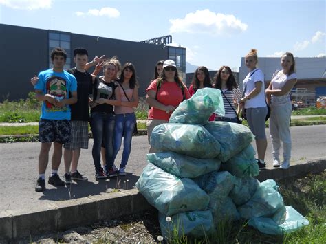 12 mai la Colegiul Naţional Grigore Antipa din Braşov Let s Do It