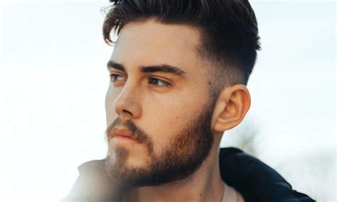 قصات شعر رجالي كلاسيك قصير ساعة تألق