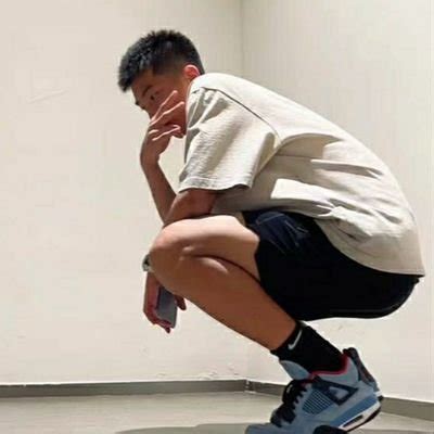 阿福福福福 on Twitter 前面的部分其实射了很多次了抬着一只脚慰菊的姿势真的很涩涩昨天的视频是最后射太多脚抬不起来了踩到