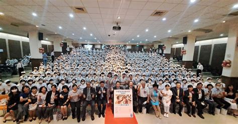 中華鱻傳媒 中華醫大護理系317位加冠 薪傳南丁格爾精神 黃偉哲到場送祝福影音