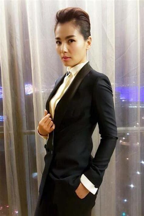 何洁穿西装卖攻气人设，可是她忘了曾经的刘涛张天爱了吗？女人环球网