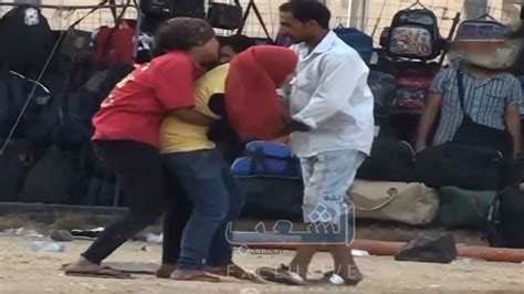 شاب يمني يتحرش بالفتيات على الهواء مباشرة Youtube