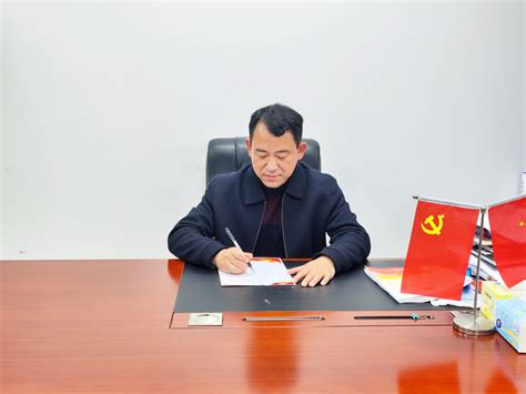 手抄入党誓词 重温初心使命 ——汉昌街道机关支部开展换届后首次主题党日活动平江新闻网