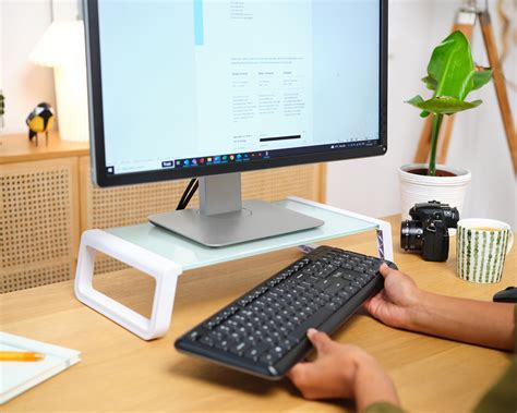 Trust Monta Glass Monitor Stand White